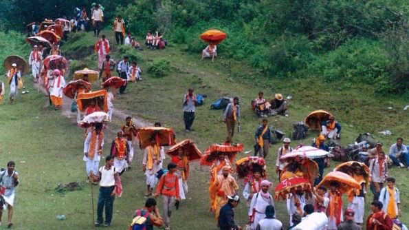Hundreds of Skeletons at Roopkund Lake of the Himalayas - Historic ...