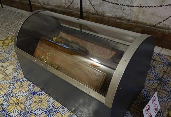 Little Rosalia Lombardo and The Mystery of the Blinking Mummy ...