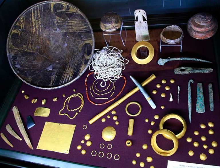 The Secret Necropolis of Ancient Varna and the First Goldsmiths ...