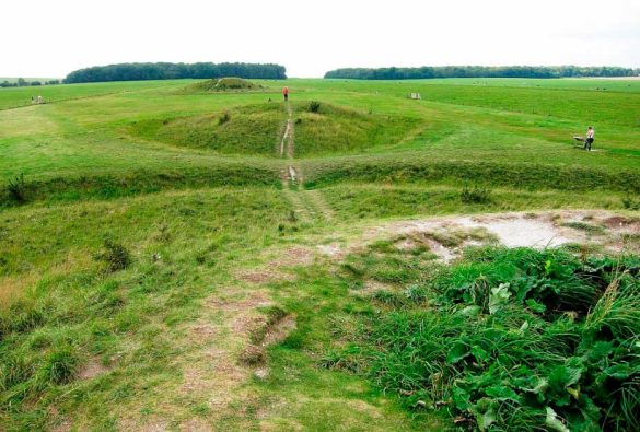 The Bodies of Stonehenge: Britain's Largest Ancient Cemetery ...